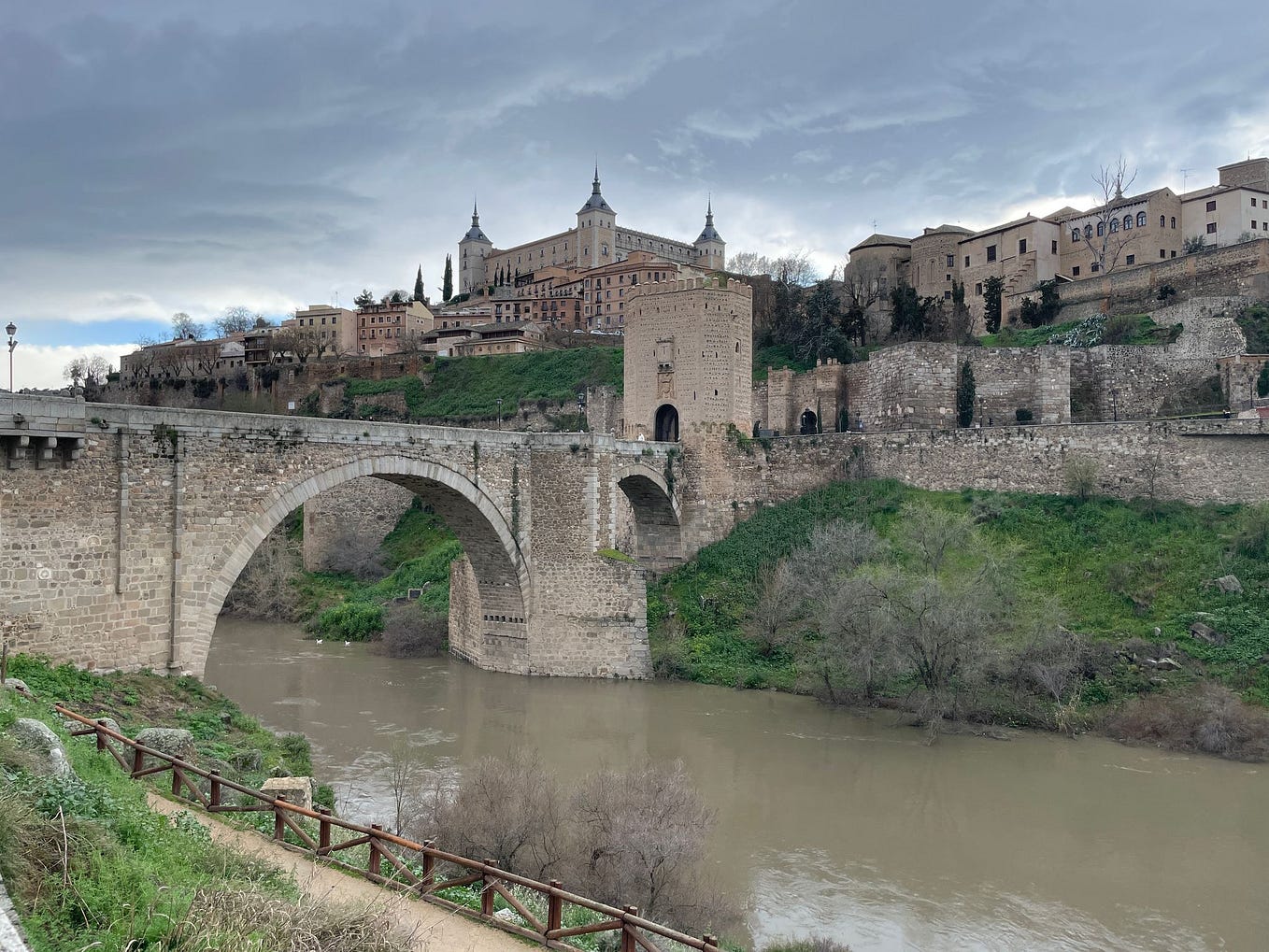 Choosing the Right Hash Method in Apache Spark: xxHASH64 vs. SHA2 | by anar baylarov | Medium