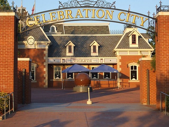 The Iconic Statue of An Early Popular Restaurant that Went From Bob’s ...