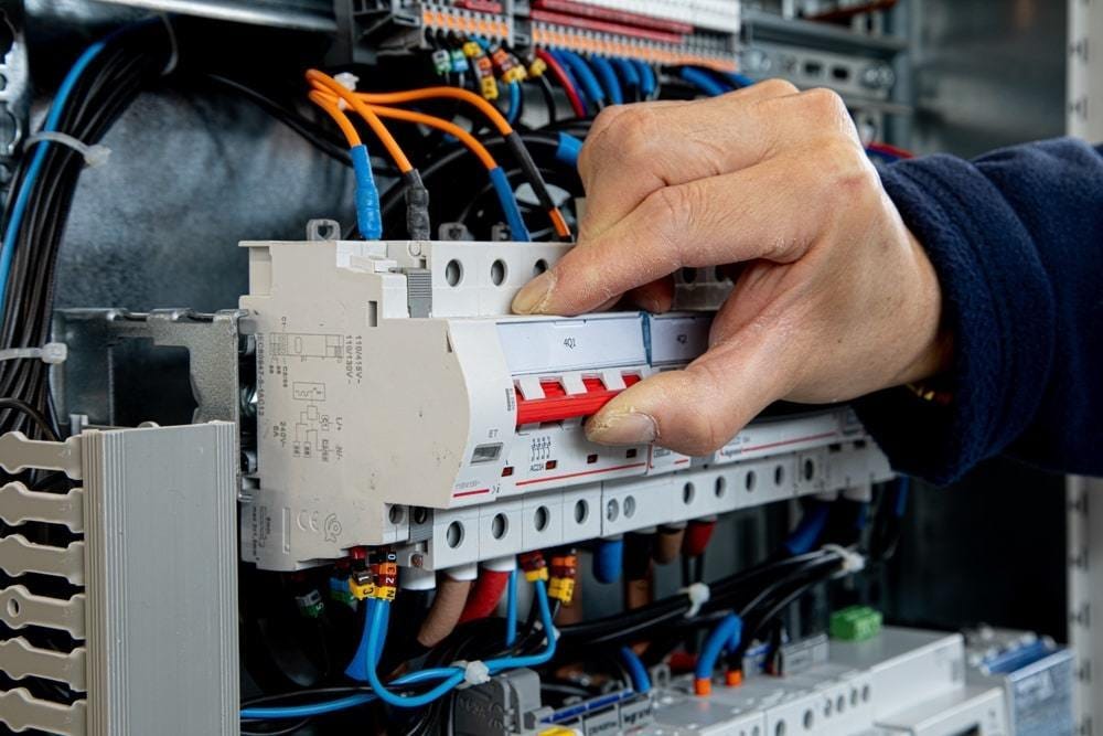 Sell Circuit Breakers Chicago. Overhaul your electrical systems with ...