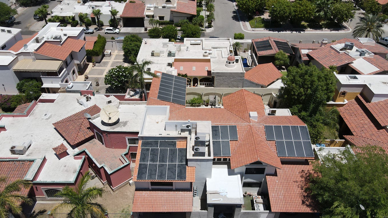 Energía solar: Beneficios para el sector comercial | by Solarix Energy ...