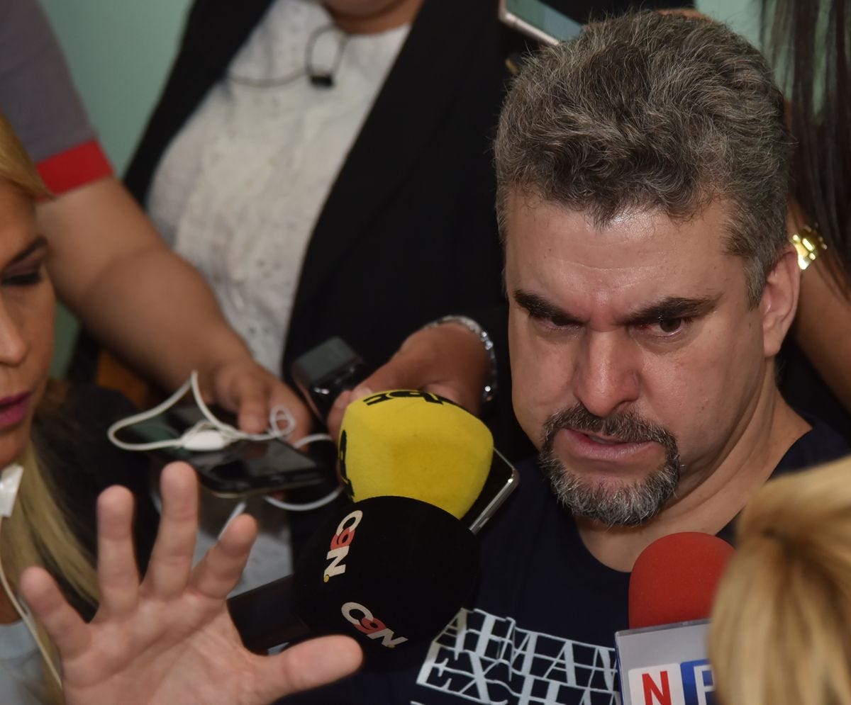 Periodismo: La relación con las fuentes | by Hugo Vigray | Medium