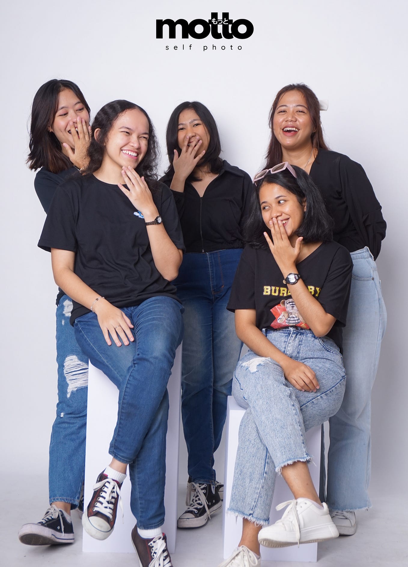 AESTHETIC, WA 0851 9824 3815, Studio Foto Terdekat, Ide Foto Studio Bareng Bestie , Background ...