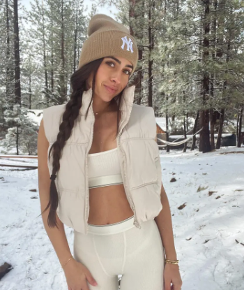 Valarie Ruvalcaba: A Digital Dynamo Redefining Online Culture | by WikiBravo | Medium