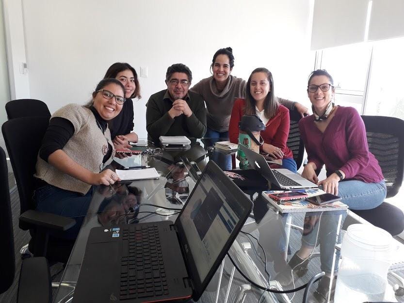 Periodismo: La relación con las fuentes | by Hugo Vigray | Medium