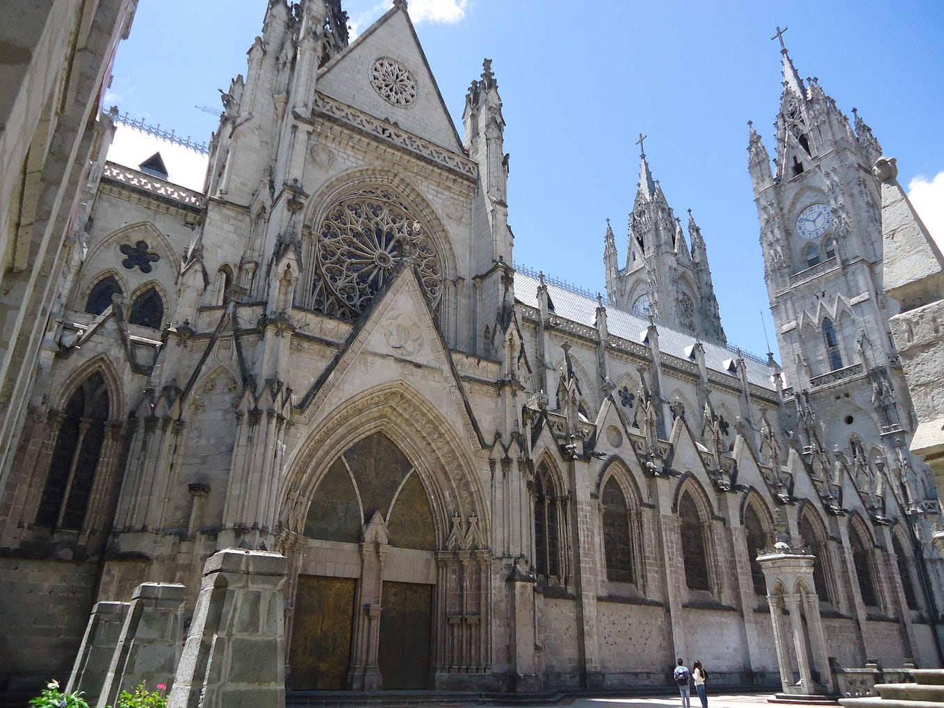Basílica de Quito. Hoy Conocí por primera vez la Basílica… | by Pablo | Medium