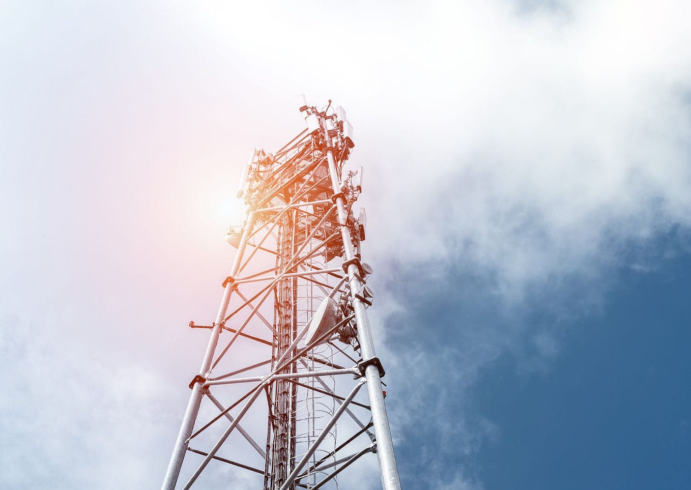 Functions and Applications of Omnidirectional Antennas and Directional Antennas | by Mobile Mark ...