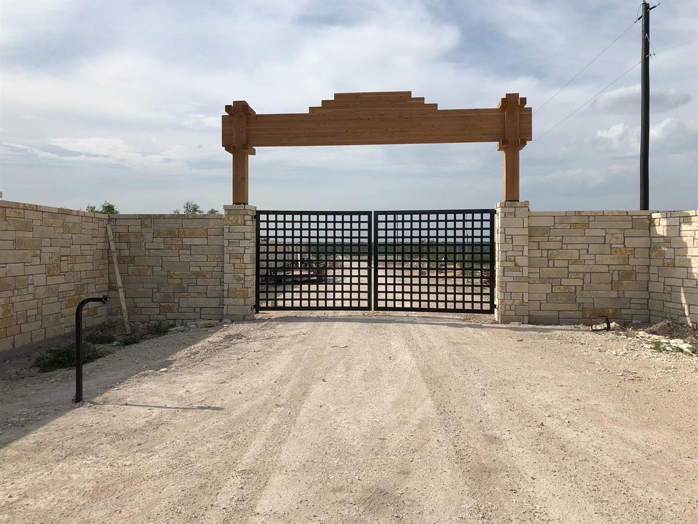 Custom Metal Ranch Gates | Entrance Gates | LE Fence, Texas - LE Fence ...