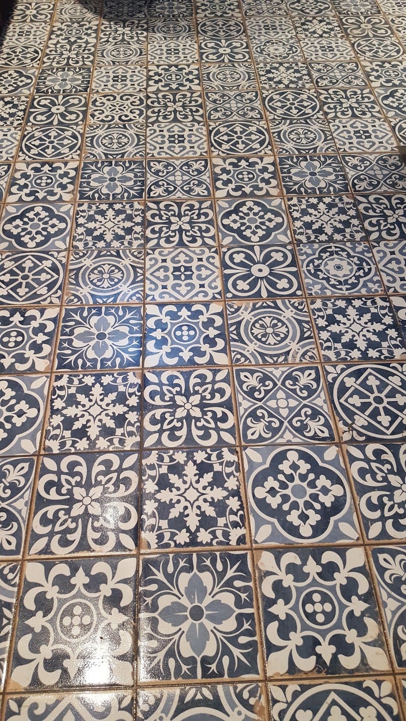 Wall tiling is most beautiful with large size ceramic-porcelain ...