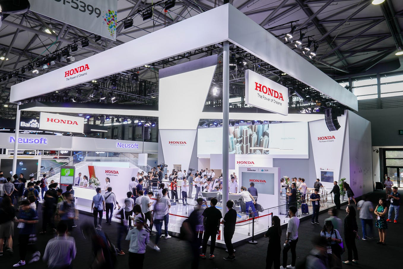 The True AR Immersion: Seamless Connection of the Real and Virtual ...