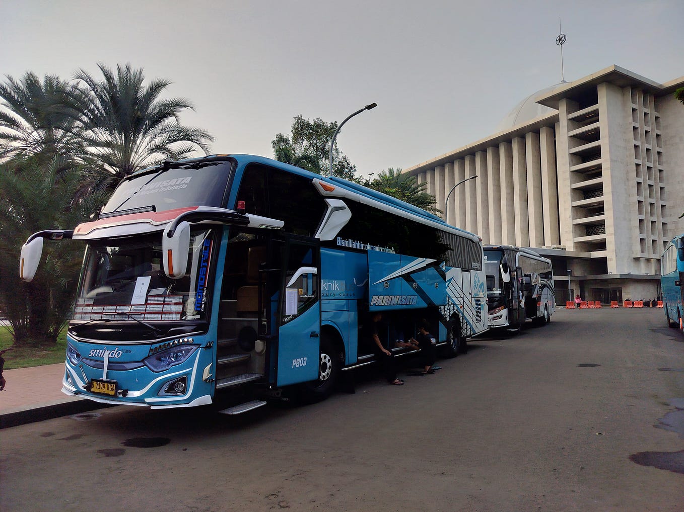 Sewa Bus Pariwisata Depok. Selamat datang di SMINDO Trans… | by ...