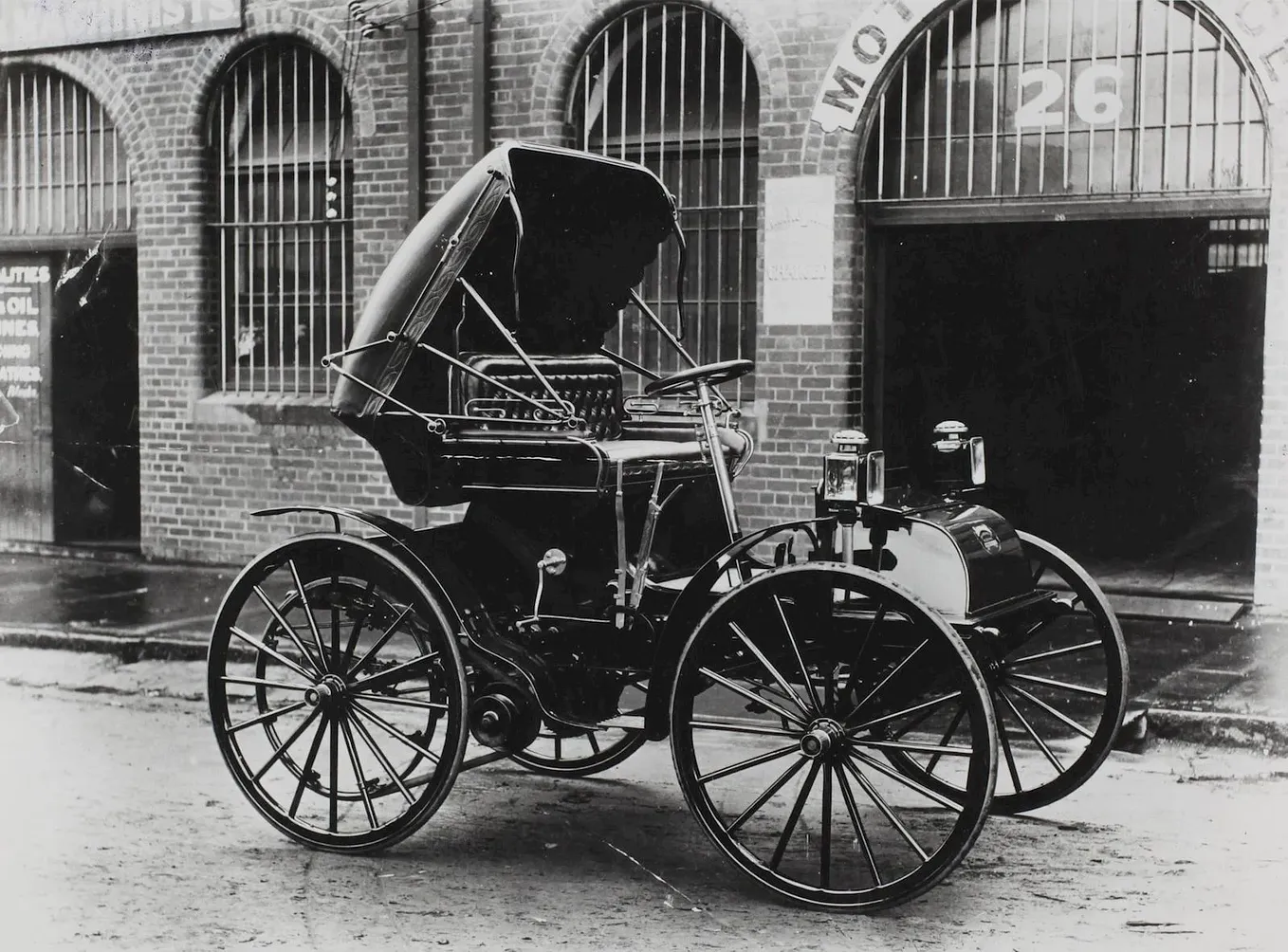 What is the Top Window on a Car Called? Names for the Unique Roof ...