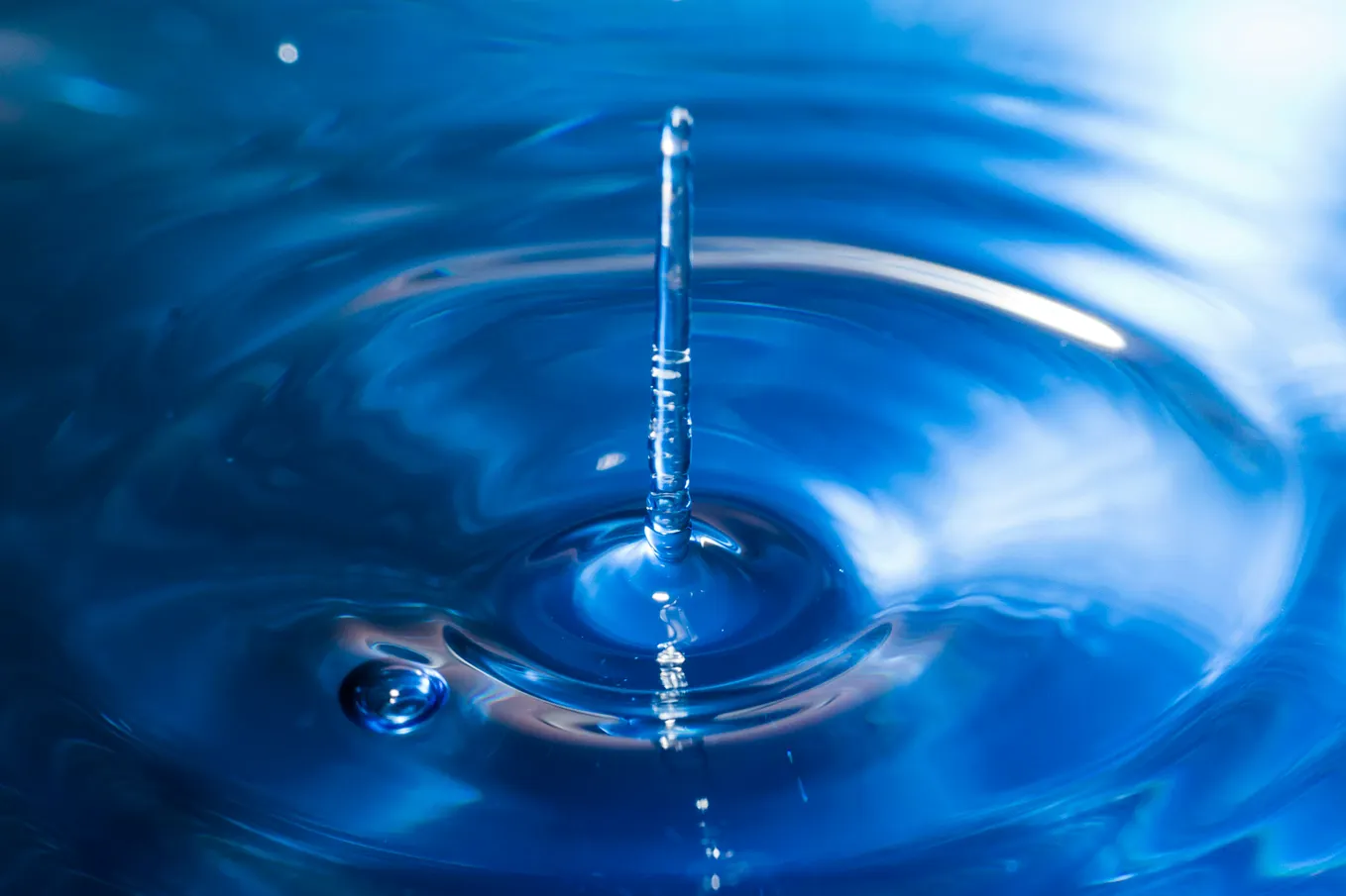 SQL. Trade-Off. Natural Keys vs. Surrogate Keys | by Edhar | Medium