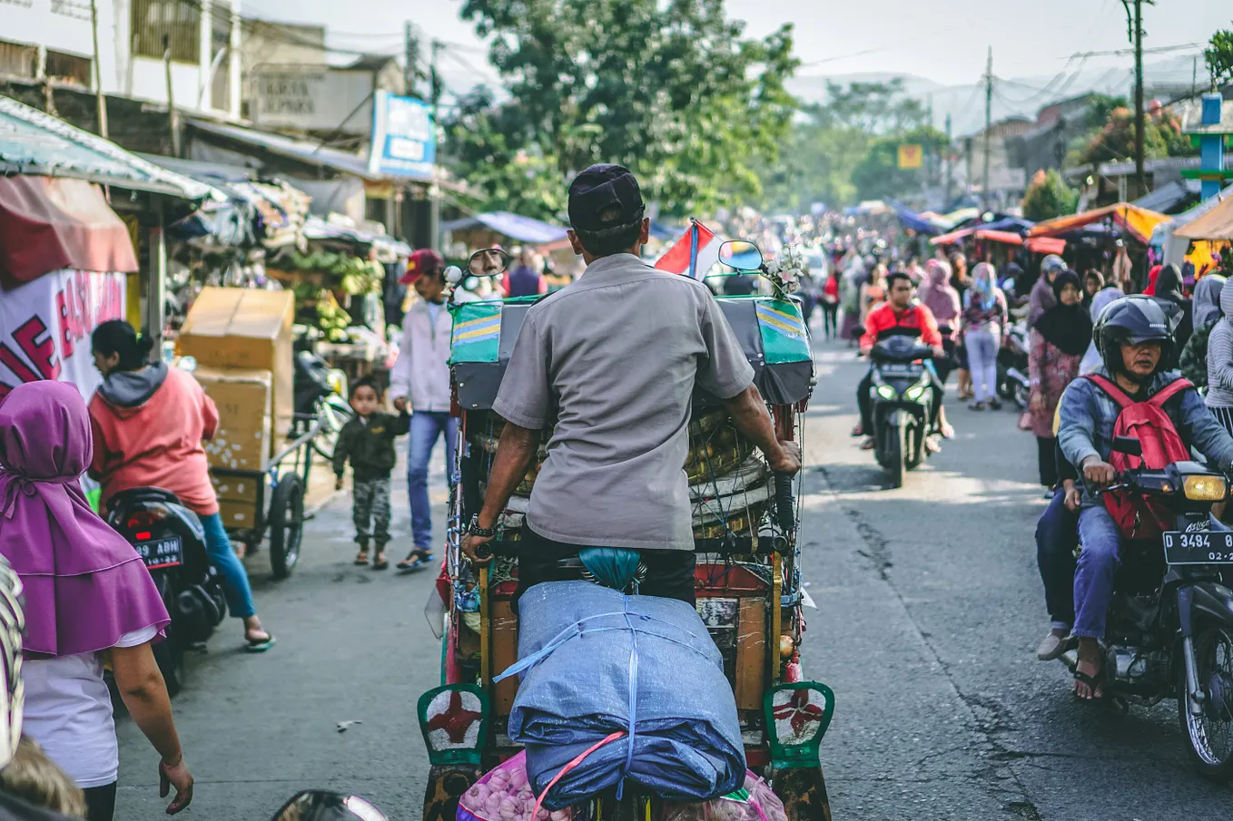 # Kontroversi Kebijakan Bahlil Lahadalia: Dari Kelangkaan LPG hingga ...