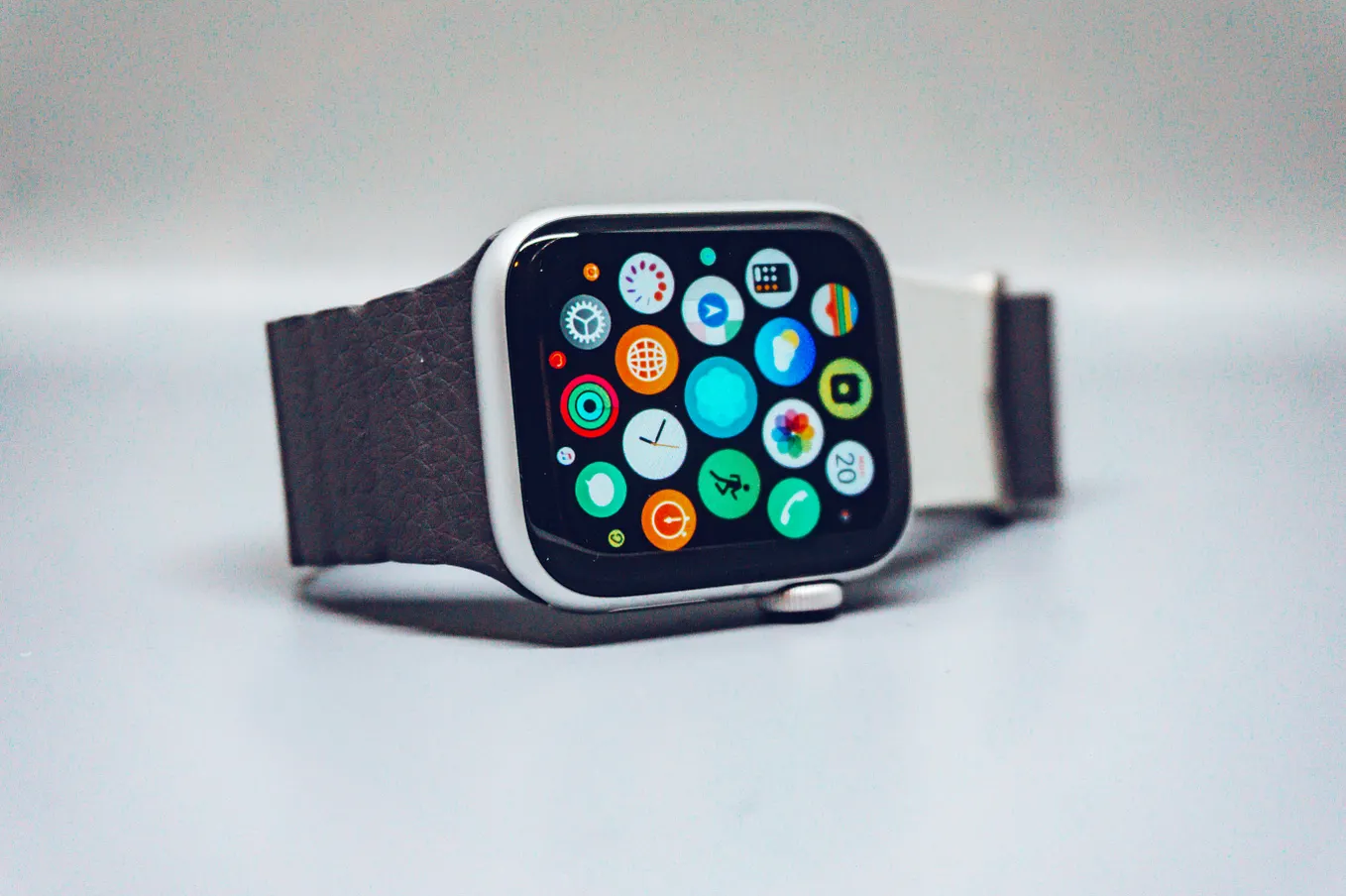 How To Set Time On A Smartwatch Without App? | by Ayush Agrawal | Medium