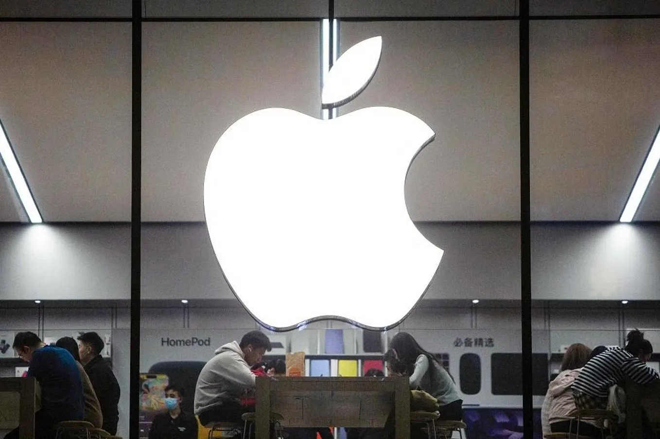 How the Iconic Toy Retailer Toys R US Rose to Dominance and Suddenly ...