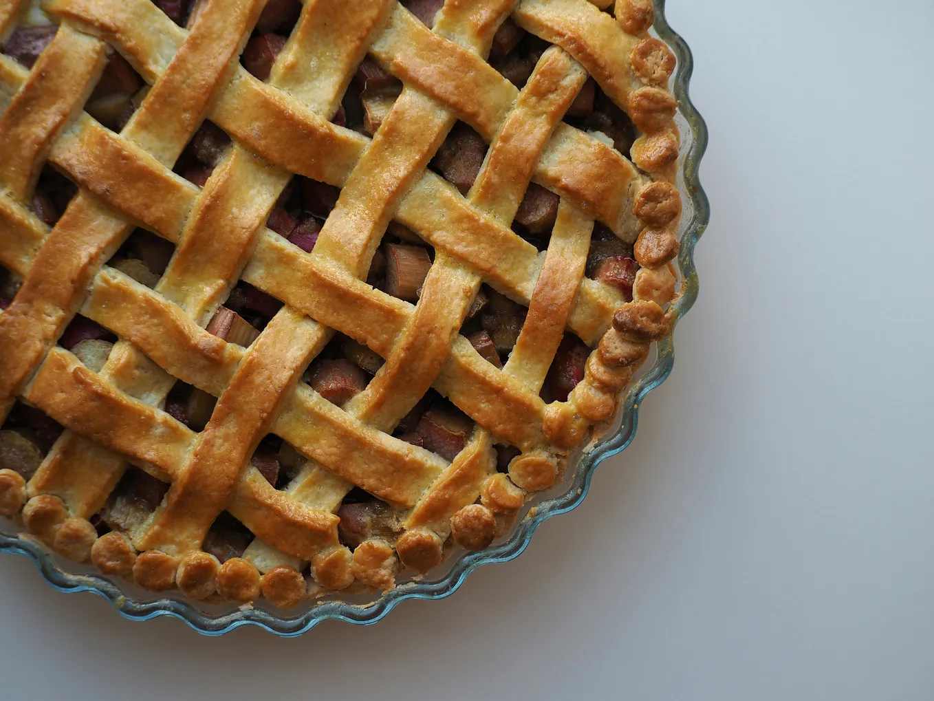 The Hidden Link Between 1/137 and 0.085: A Revised T–P+E Interpretation | by Supat ...