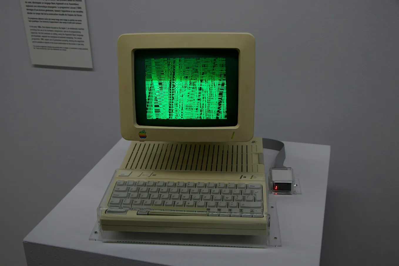 What Is Electronica? — The Music Genre Defined | The Music Magnet