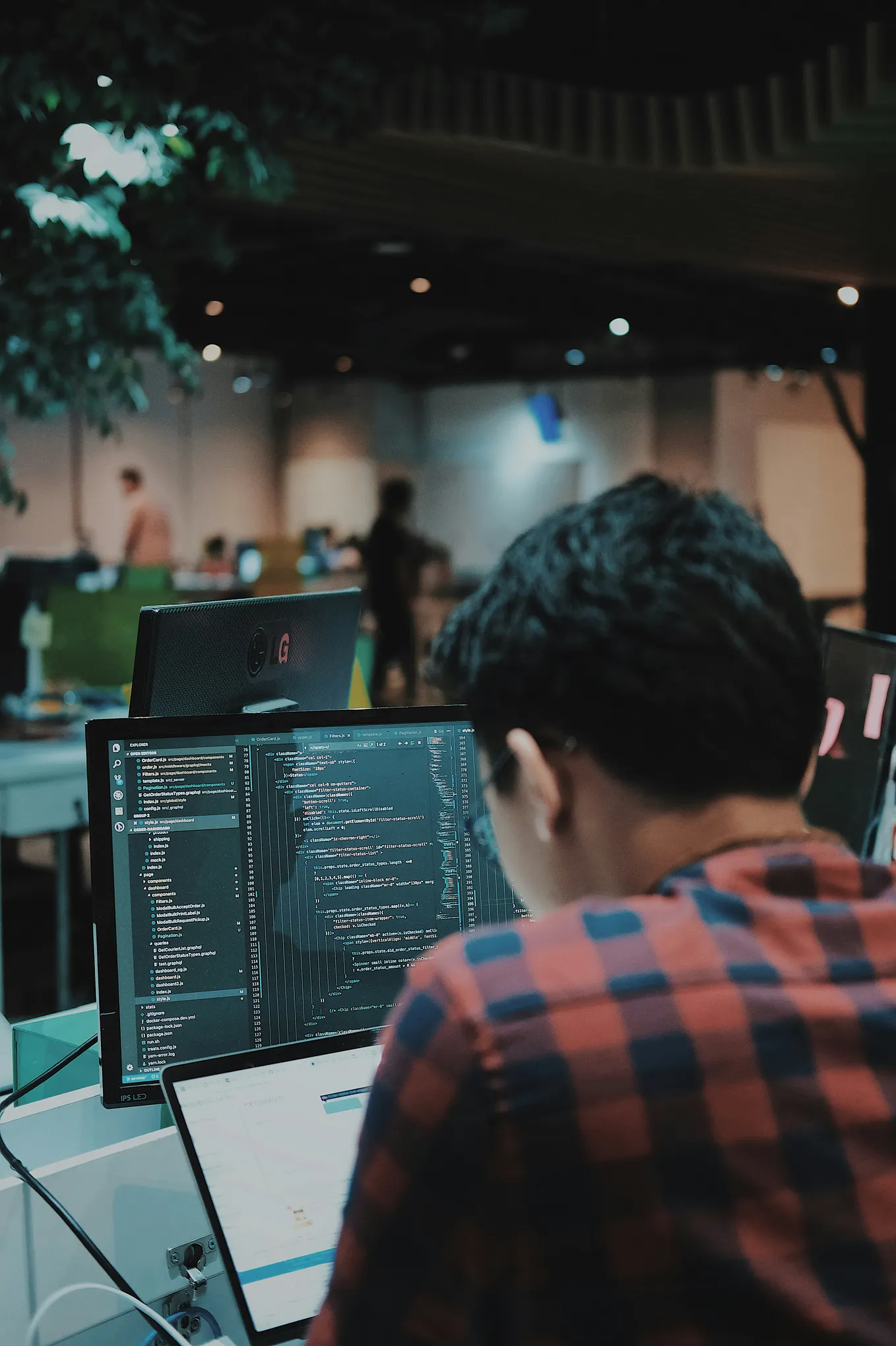 WebSockets vs. gRPC: Choosing the Right Communication Protocol for Your ...
