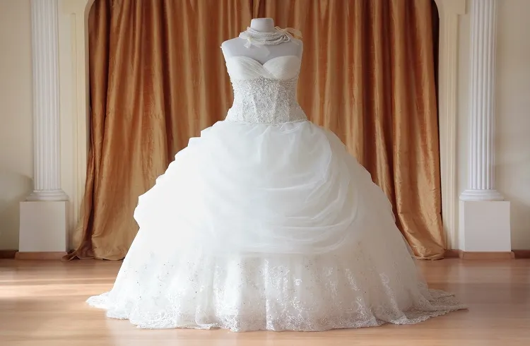 5 Best Shopping Tips for Wedding Dress from a Bridal Salon Owner | by ...
