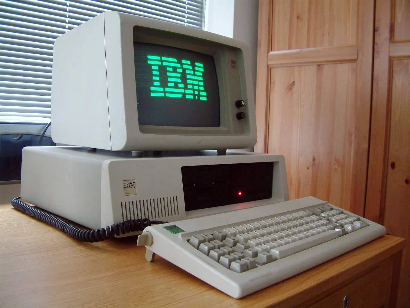[1987] The 5.25-inch floppy: the fragile backbone of the 1980s computer ...