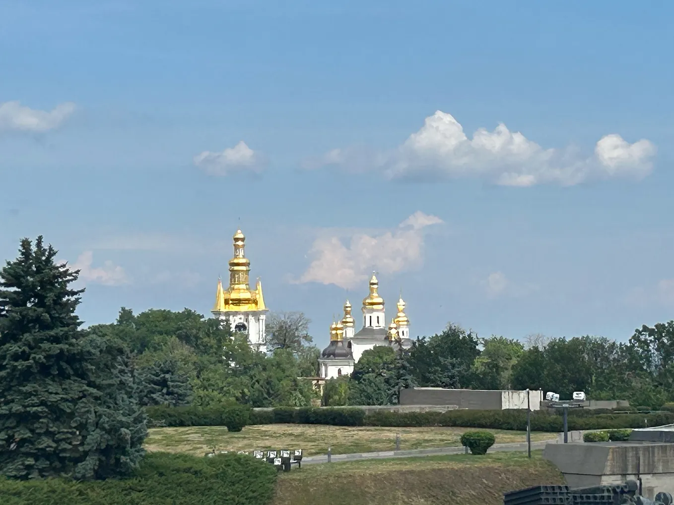 Creating awesome animations using ConstraintLayout and ConstraintSet — part 3 | by Hari Vignesh ...