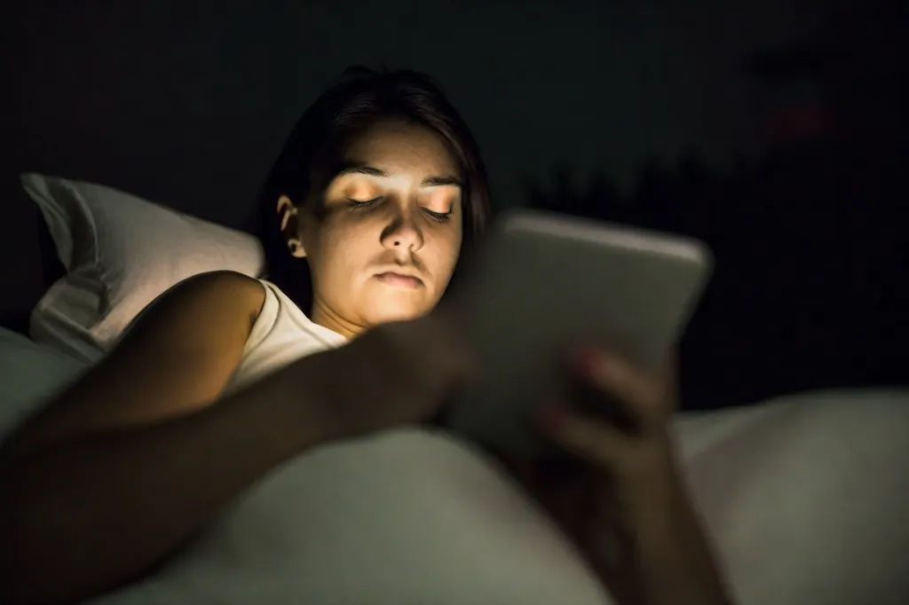 Experts Explain the Bizarre Reason Why We Scratch Our Heads When We ...