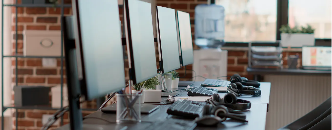 Mastering Queues in Python: From Basics to Real-World Applications | by code.with.ferdi | Medium