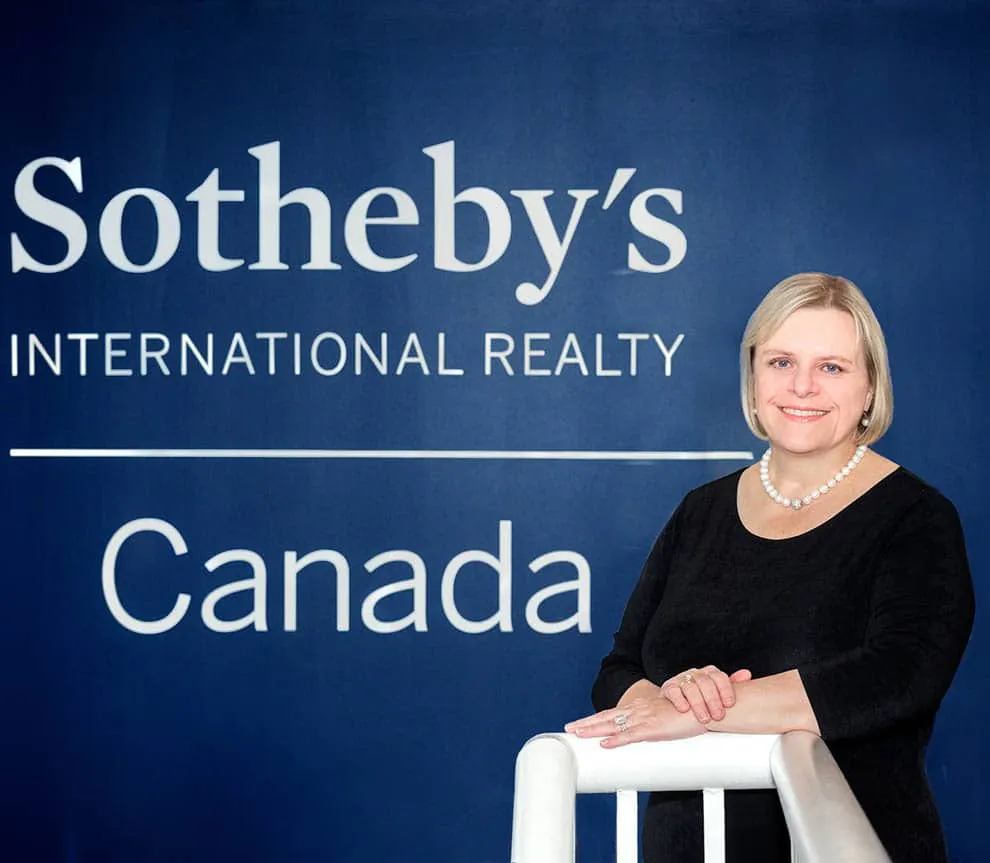 Luxury Real Estate in Oakville. https://www.youtube.com/watch?v ...
