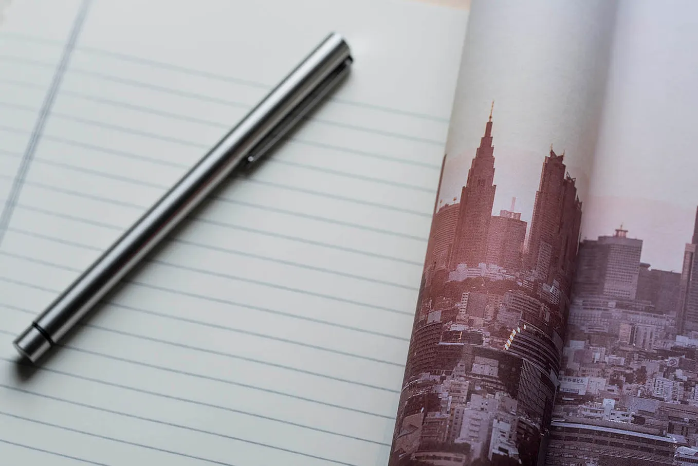 10 Writing Prompts that use your five senses to fill the blank page ...