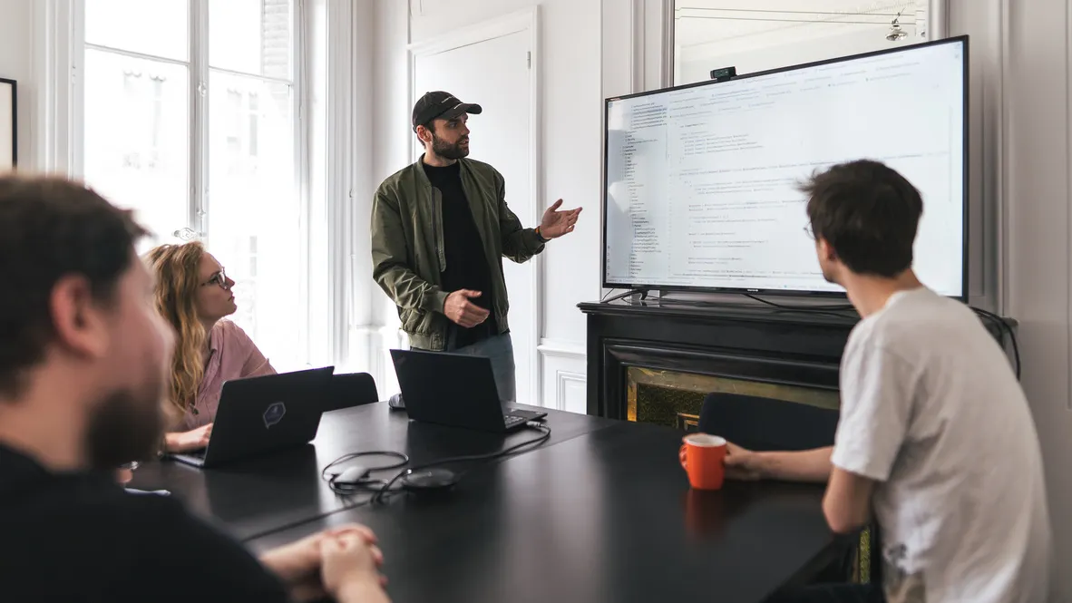 Choosing Between OOP and Functional Programming: When to Use Each Approach | by Aliakbar ...