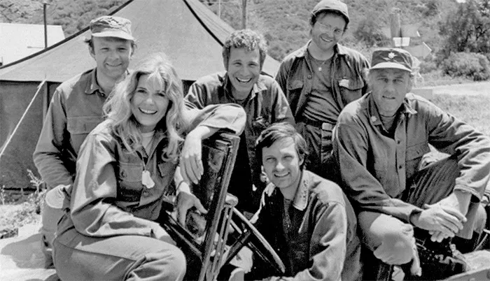 Chase Hudson and Sara Waisglass Talk Rom Com Tropes in “How to Lose a ...