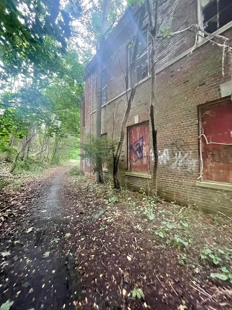 Building 5: Kings Park Psych Center, NY - Mads - Medium