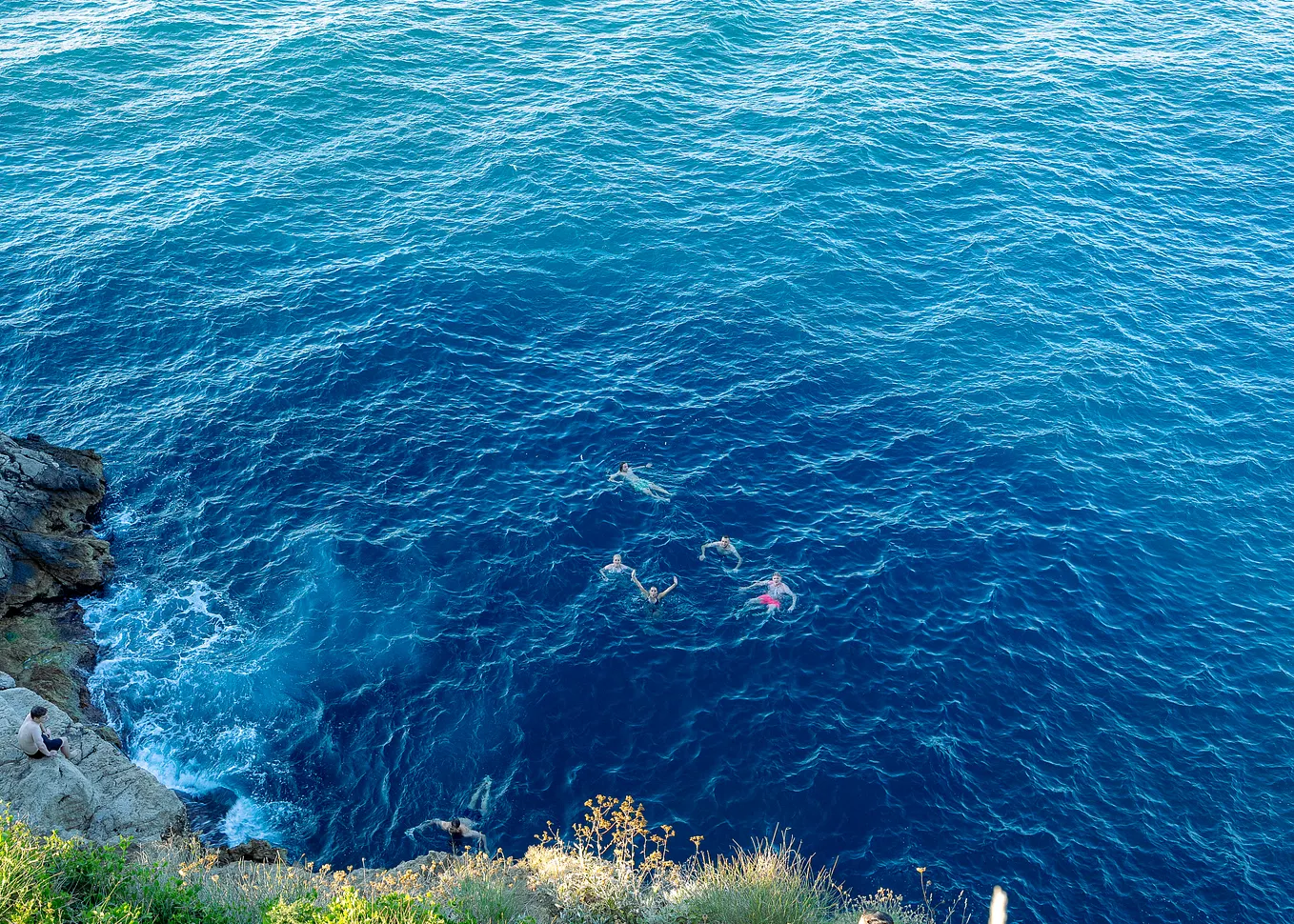 Let's Dive Deep: Dependency Injection Lifetimes — Singleton vs Scoped ...