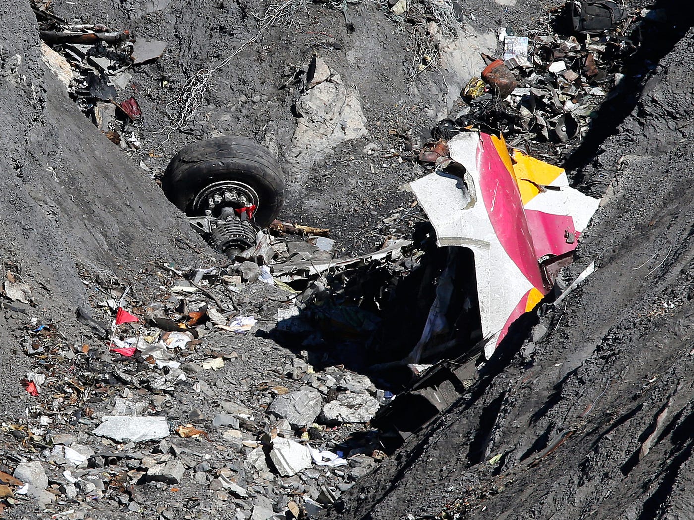 What Caused The Germanwings Flight Crash Business Insider Germanwings
