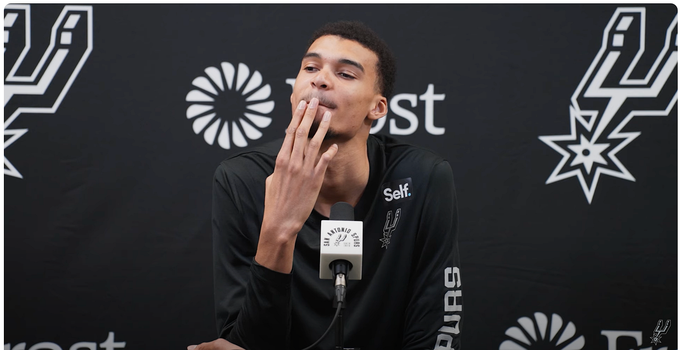 Leonard Spurs Hands