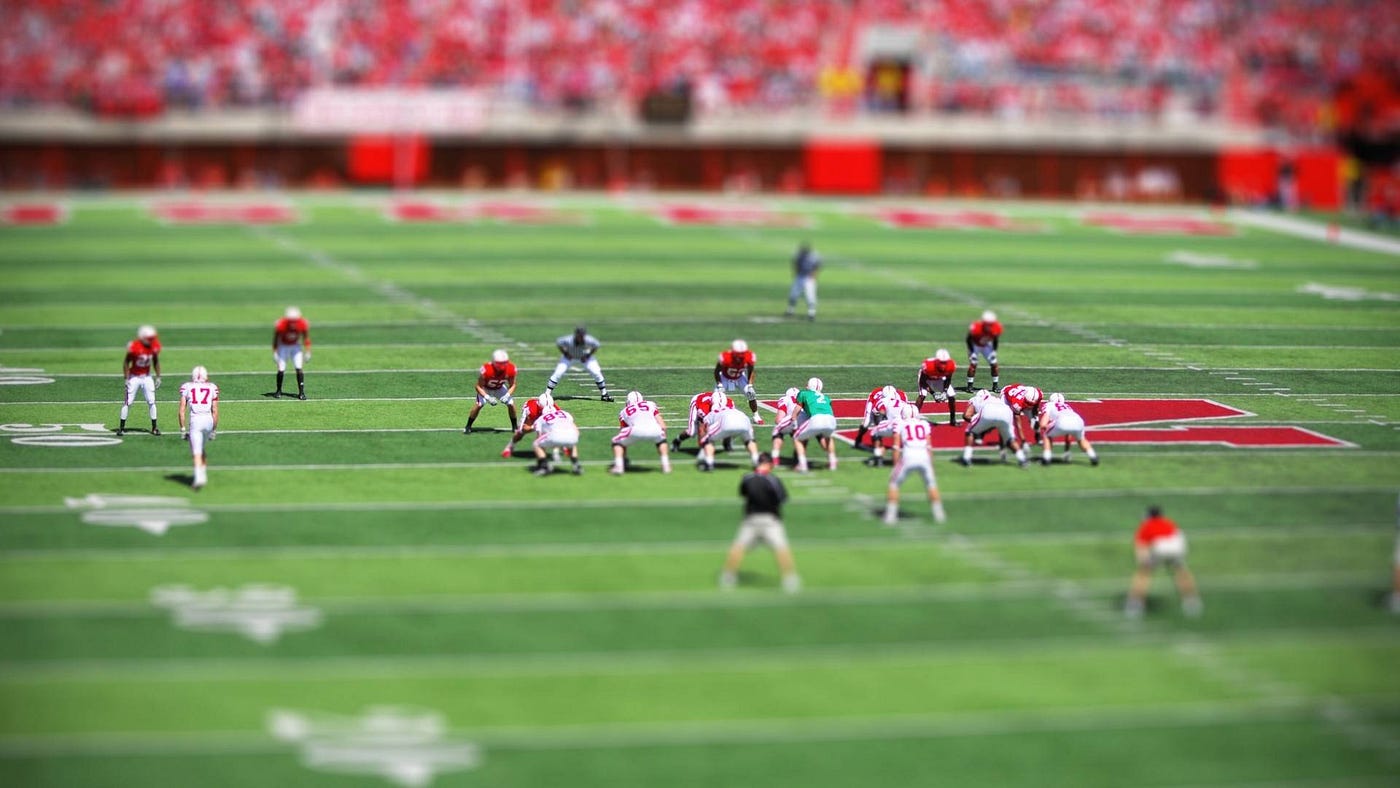 Play American Football
