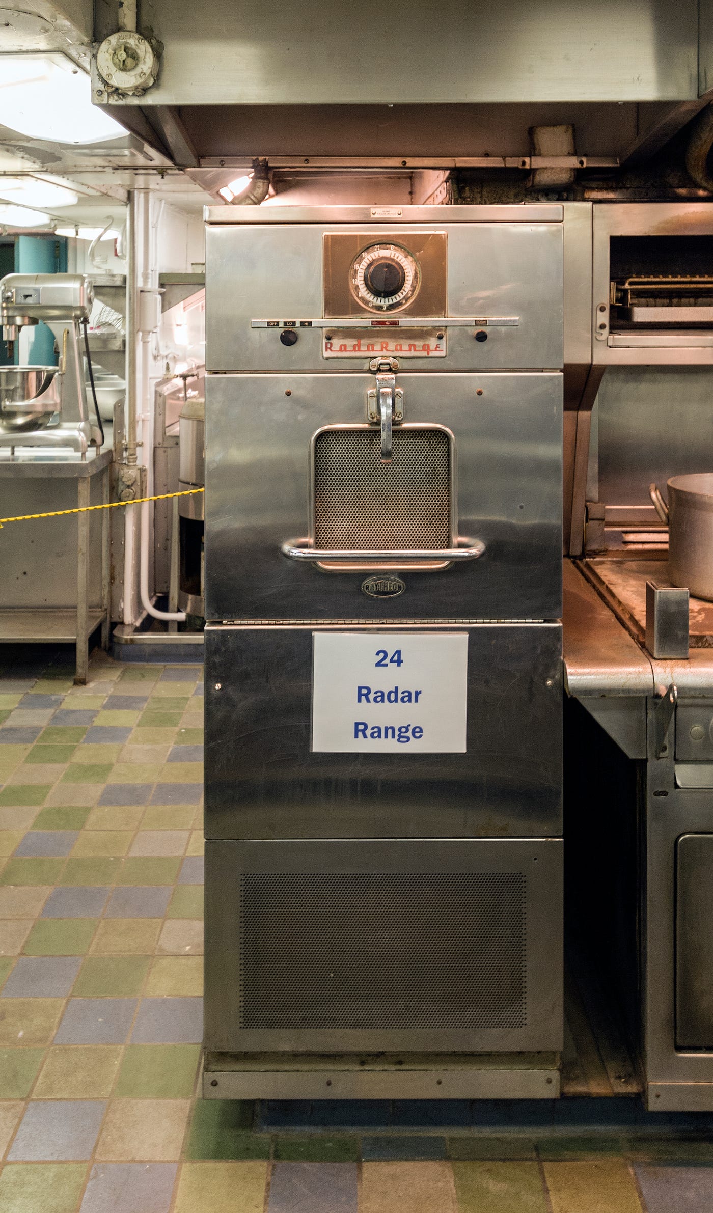 When was the Microwave Oven First Introduced into the Kitchen: History ...