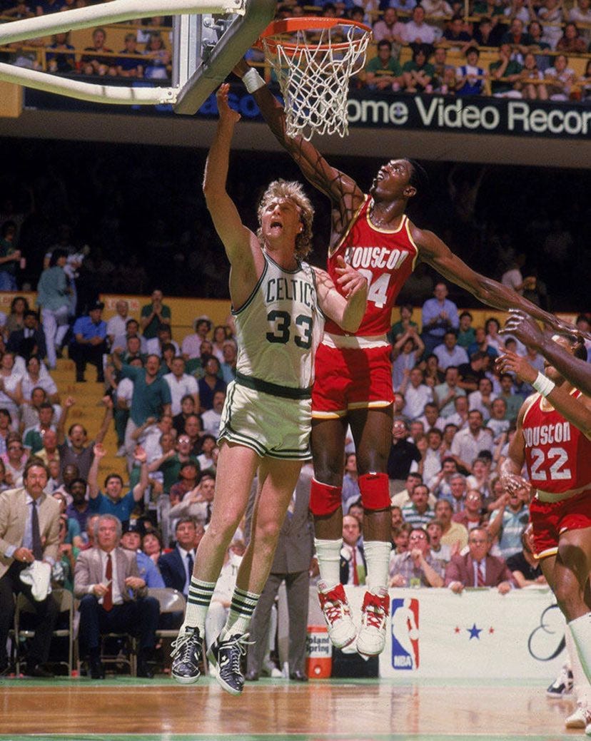 Hakeem Olajuwon Contra Los Celtics