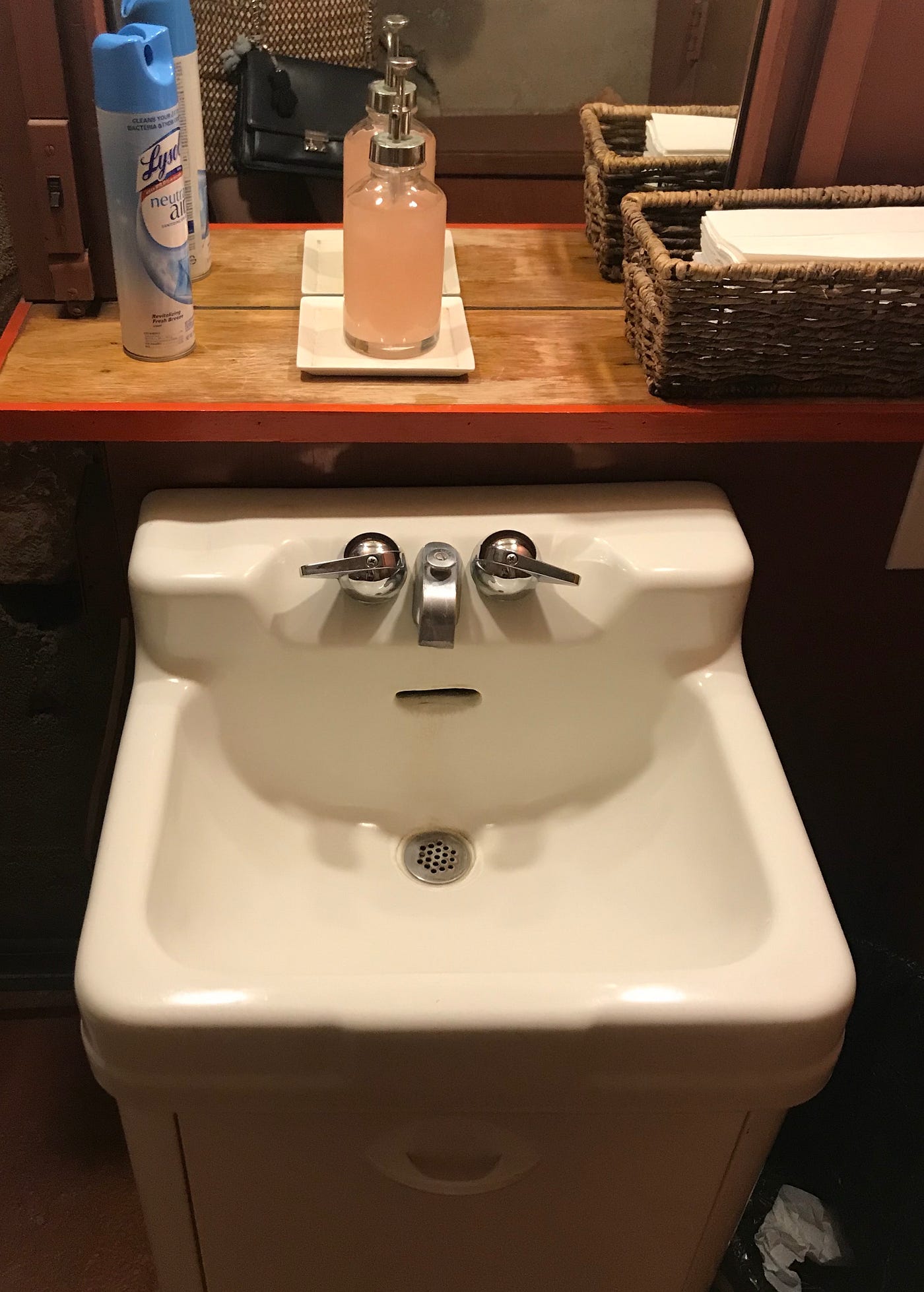 Frank Lloyd Wright Bathroom Features