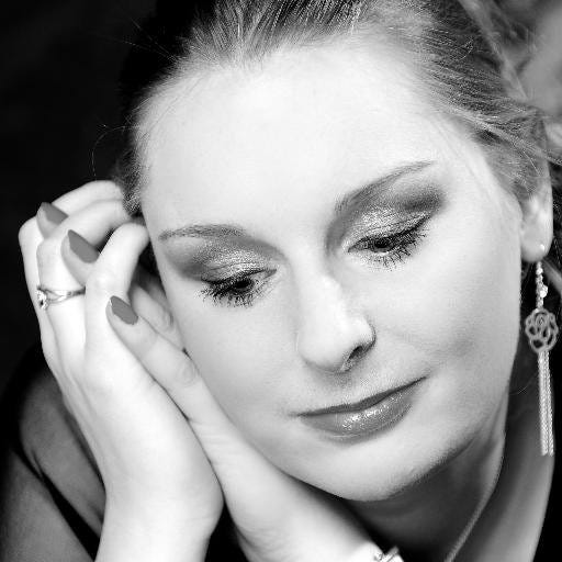 Kate Wallace – Medium