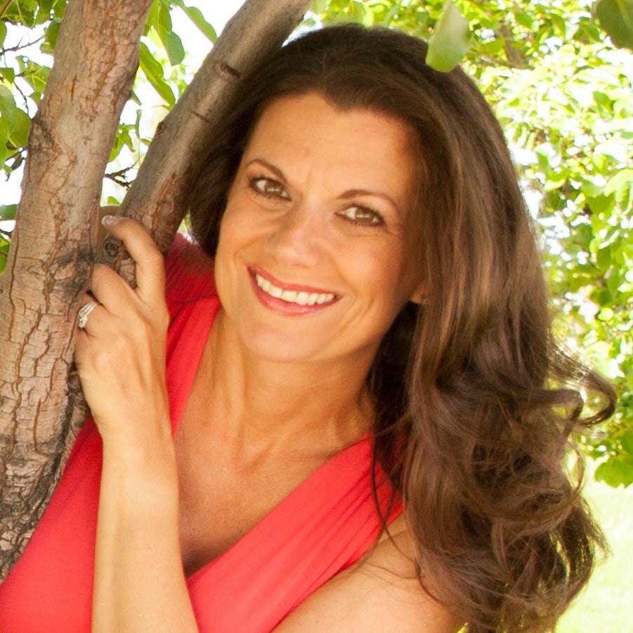 Laura Waage Miner – Medium