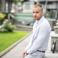 Ivan Genov – Medium