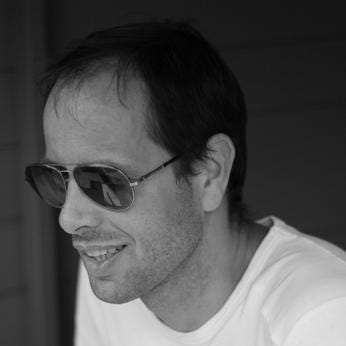 Alex Race – Medium