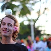 Robbie Armstrong – Medium
