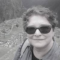 Cora Ronai – Medium