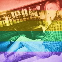 Laura Kelly – Medium