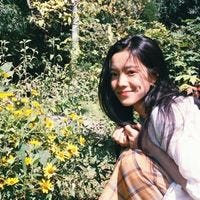 Lê Khuê – Medium