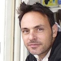 Arik Itsikson – Medium