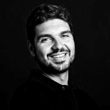 Pedro Ivo Carvalho – Medium