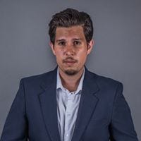 Ryan Beltrán – Medium